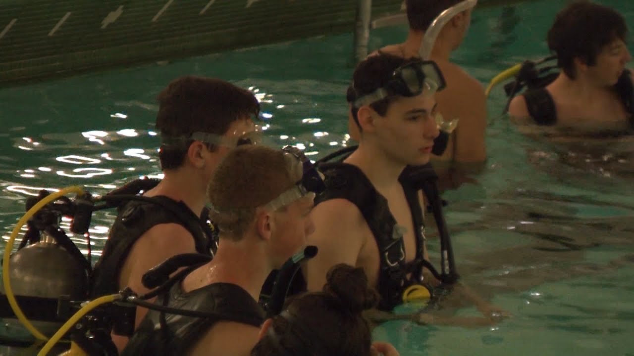Students take classroom underwater in 'Science in the Sanctuary' class ...