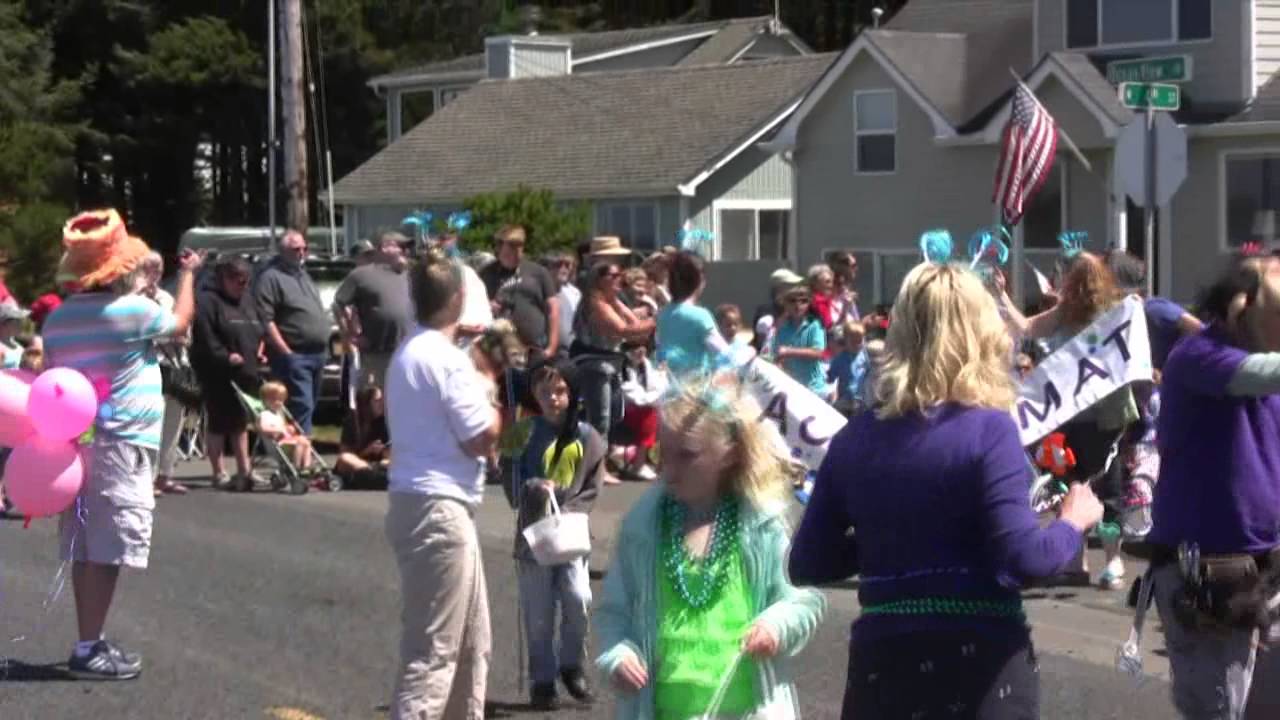 La De Da Parade 2013 -- Yachats, Oregon - YouTube