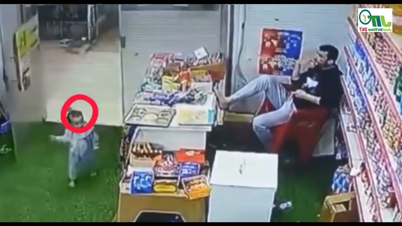 Viral video Of Young Kid | Young Kid Stealing Chocolate From Store ...
