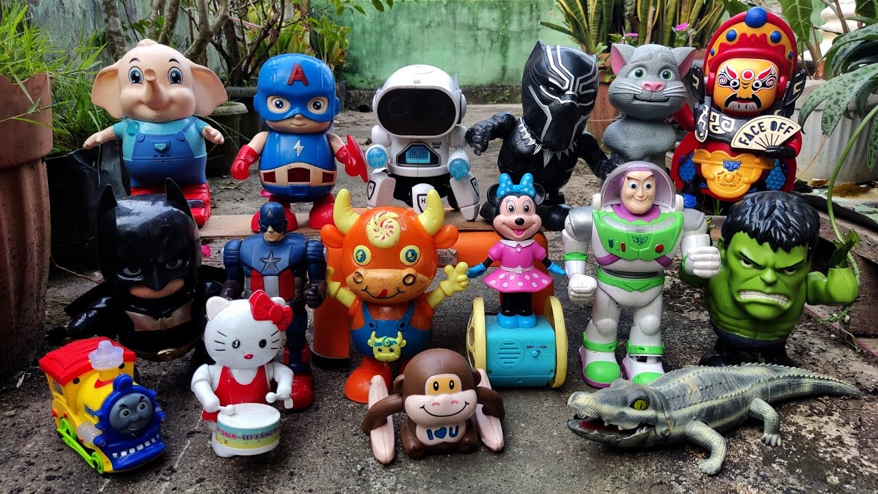 Wow di pantai ada robot joget, robot dance, robot goyang, robot CAPTAIN ...