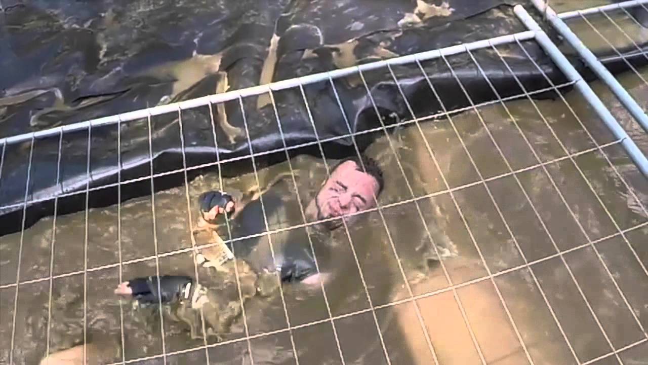 Tough Mudder NRW 2014 - Panik beim Cage Crawl - Mudder Guide - YouTube