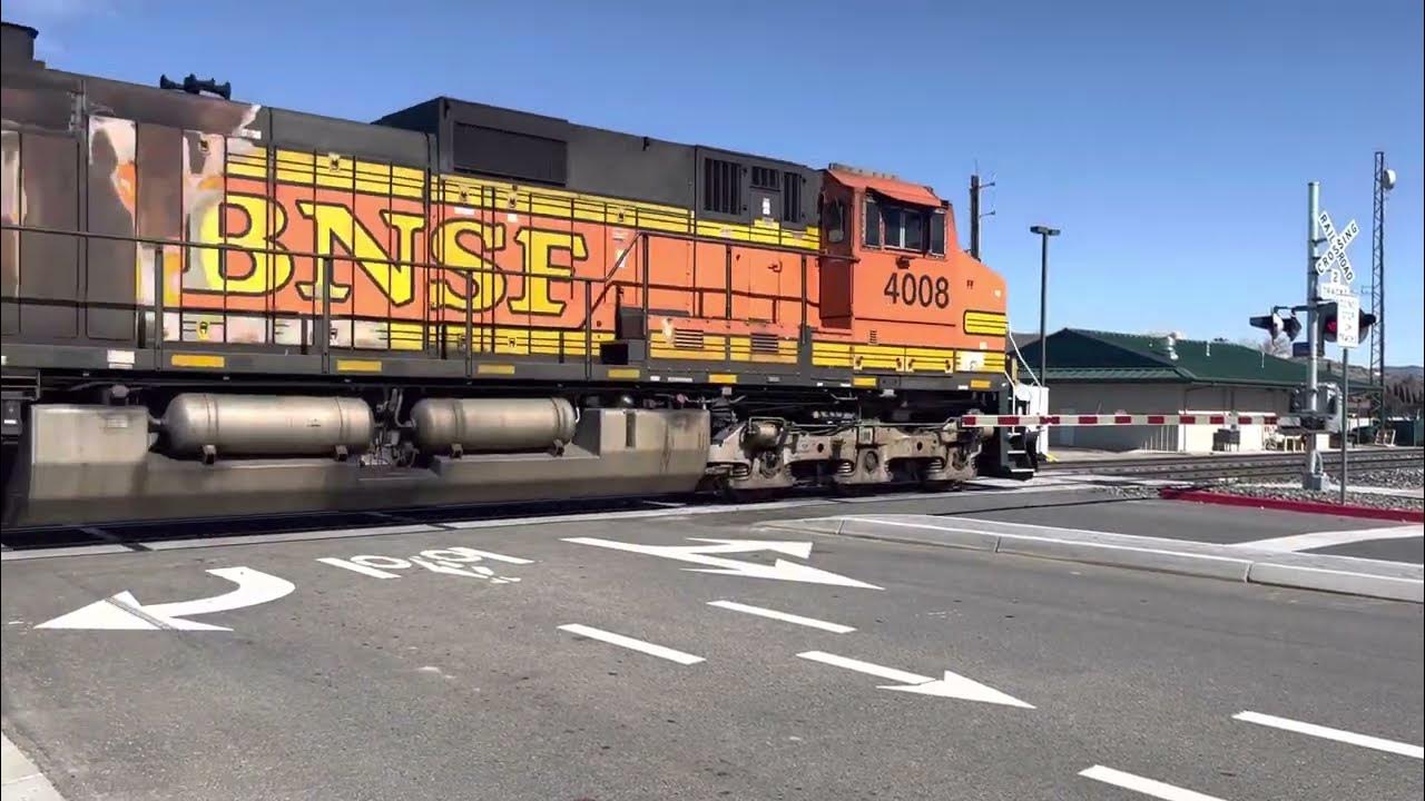 BNSF #4008 SBD stack train @ behind restored Tehachapi depot 2/19/23 - YouTube