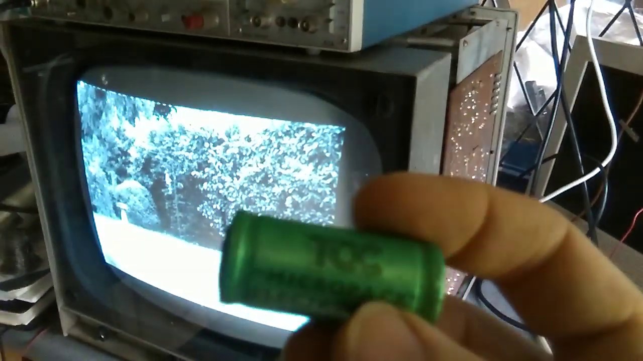 A second look at a vintage video monitor - YouTube