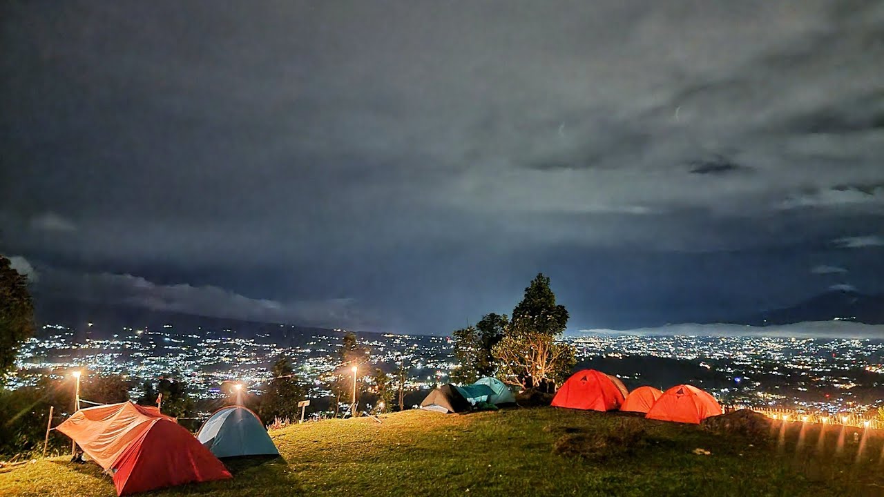 Tempat Camping Keluarga di BUKIT CIRIMPAK, Mega Mendung, Bogor | Camp ...