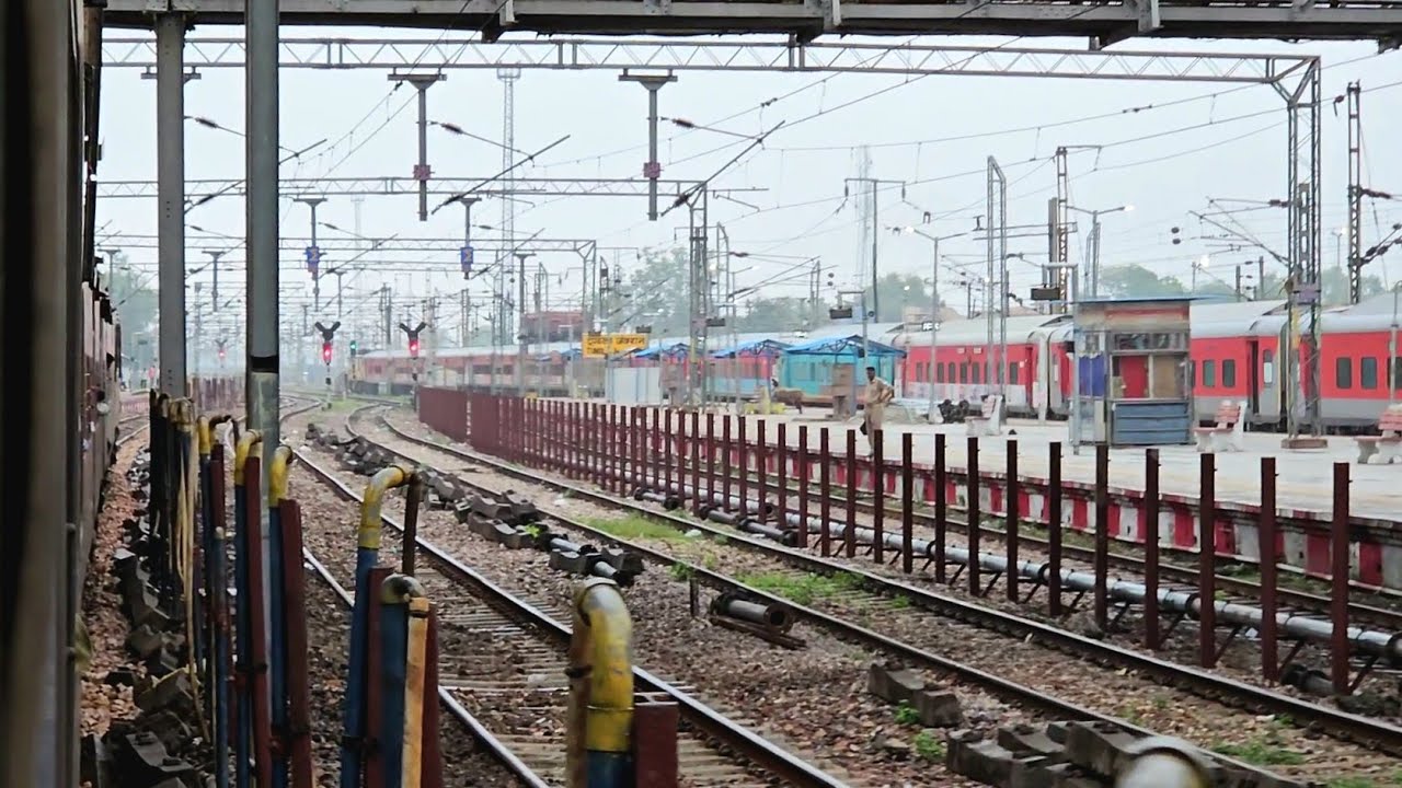 Jammu Mail departs, Agra Lucknow Intercity arrives Tundla Junction ...