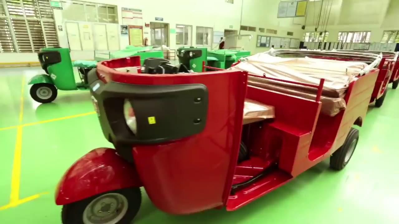Bajaj RE Auto Rickshaw Factory in India Tuk Tuk - YouTube