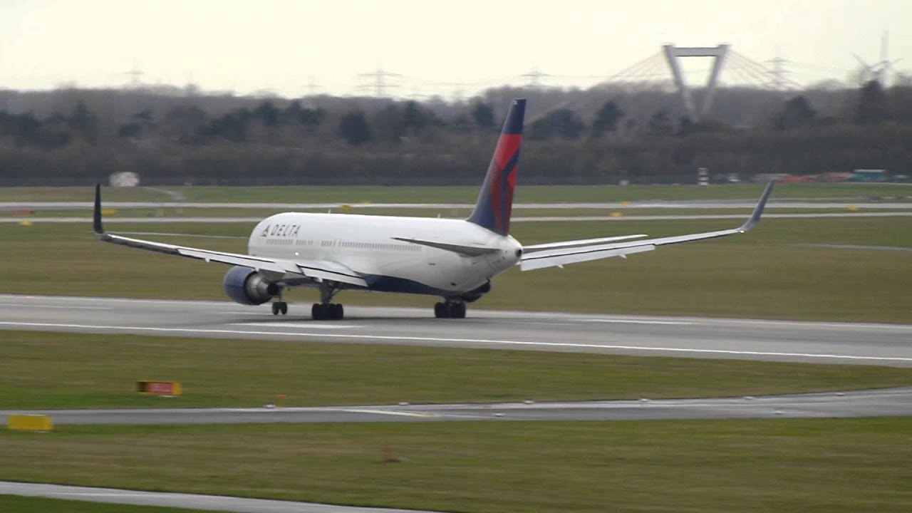 Delta Boeing 767-300ER With Winglets Departing Windy Düsseldorf - YouTube