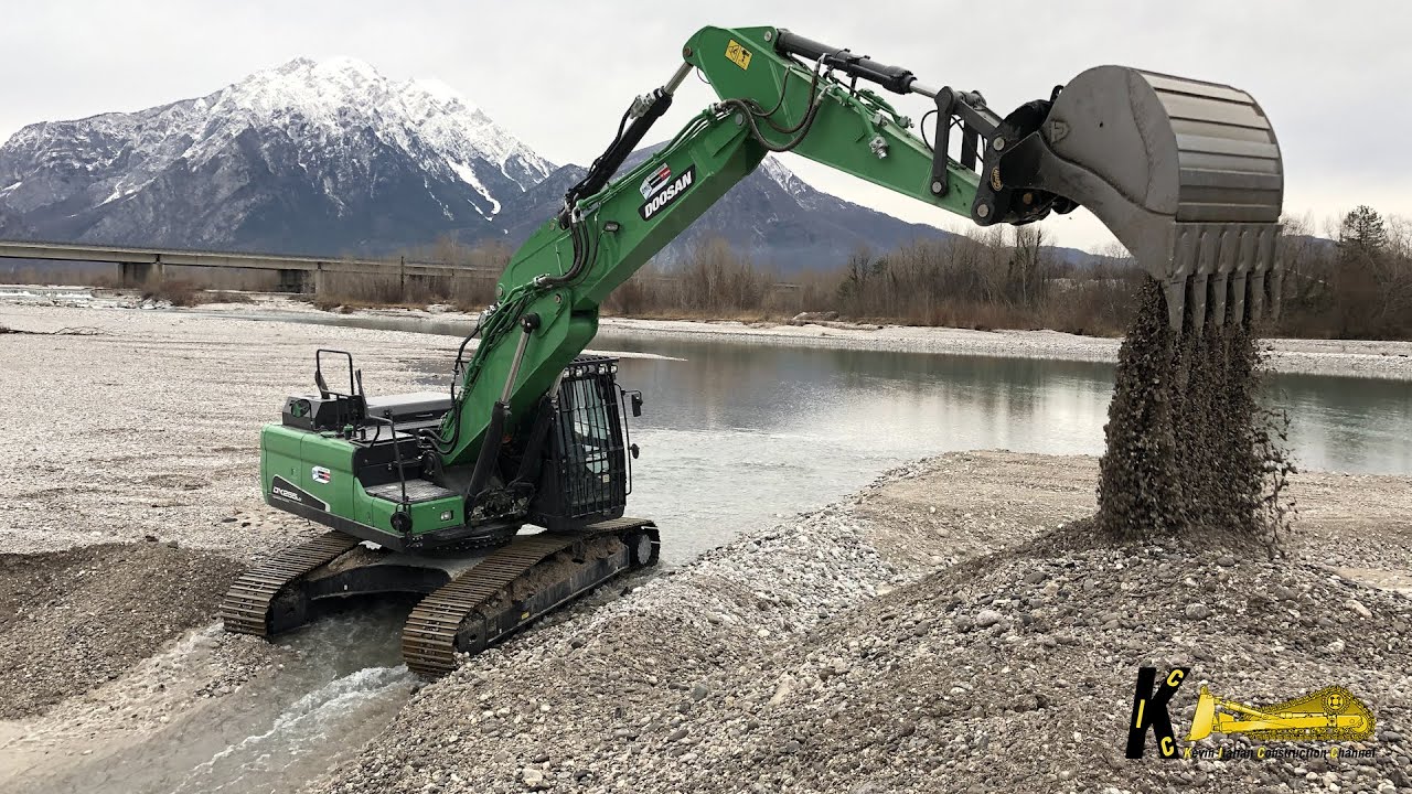 DOOSAN DX255 Excavator Digging Gravel Under Water - YouTube