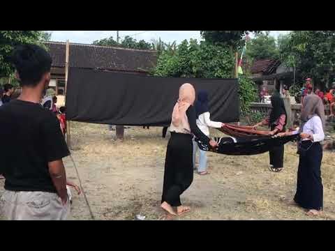 Lomba voli air pake sarung - YouTube