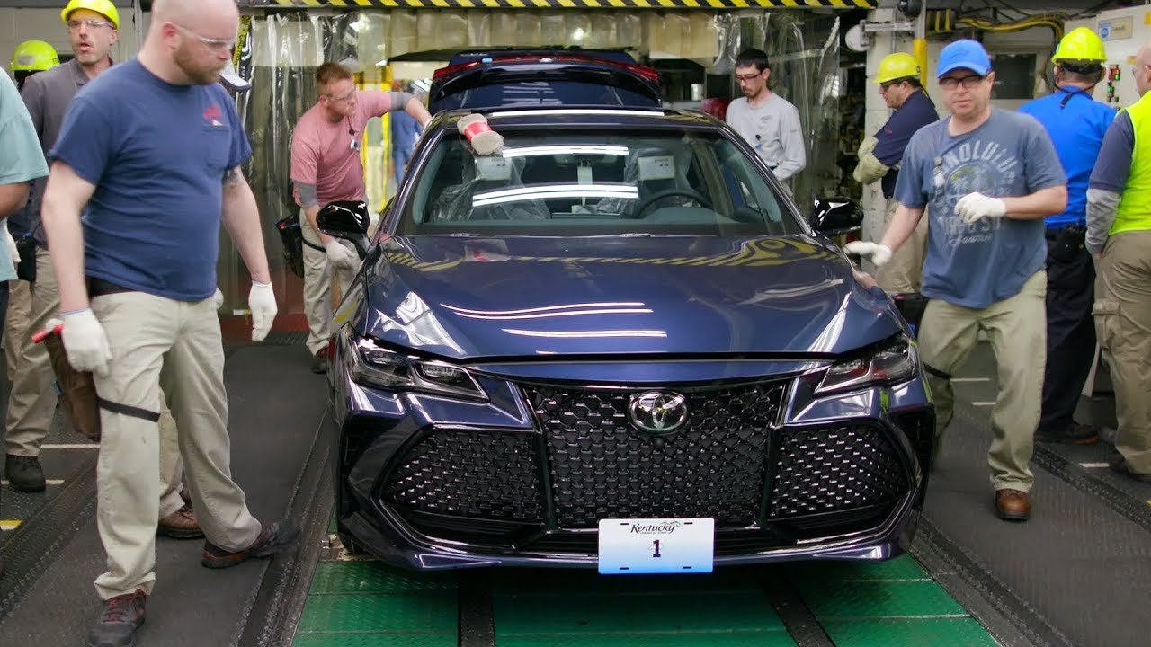 2019 Toyota Avalon production at the Toyota Motor Manufacturing ...