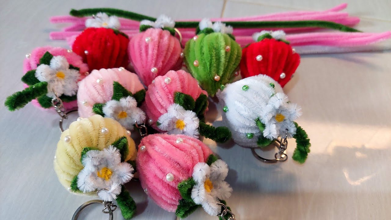 Pipe cleaner ideas || Strawberry keychain. - YouTube