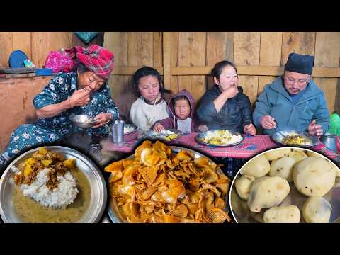 Jungle Mushroom and Potato Mix Recipe with Rice cooking & Eating | Nepali Chyau | village food Vlog