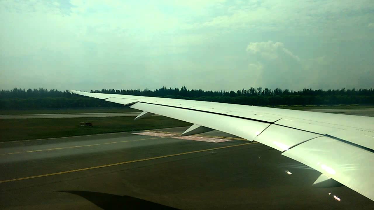 AIR INDIA B787-8 TAKE OFF SINGAPORE - YouTube