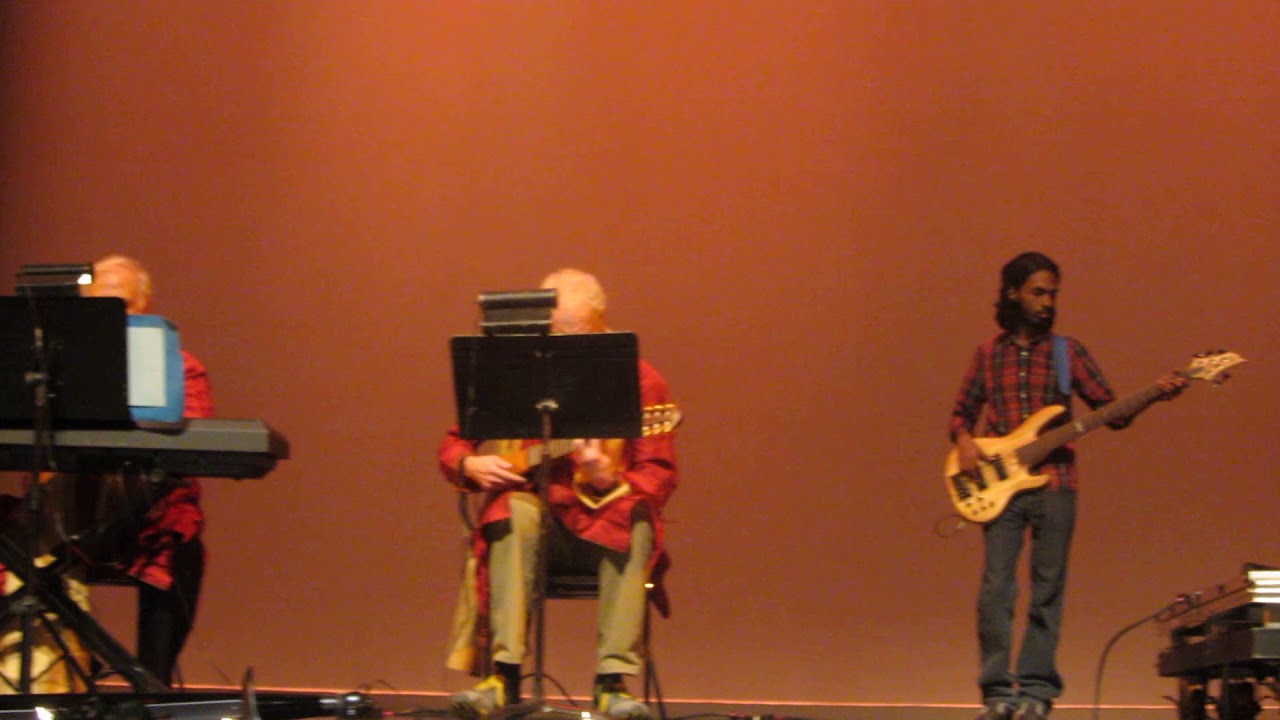 Pukarta chala CCB Band UMassD Diwali 2017 - YouTube