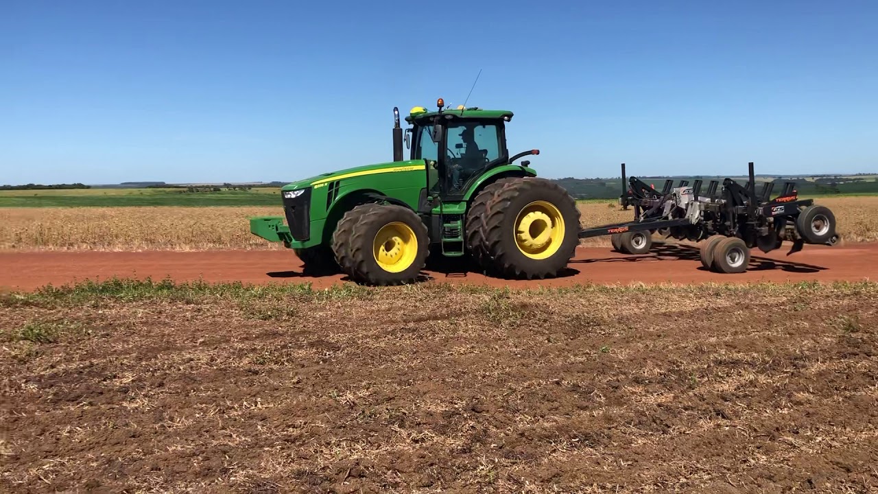 John Deere 8335R + GTS Terrus 8 hastes - YouTube