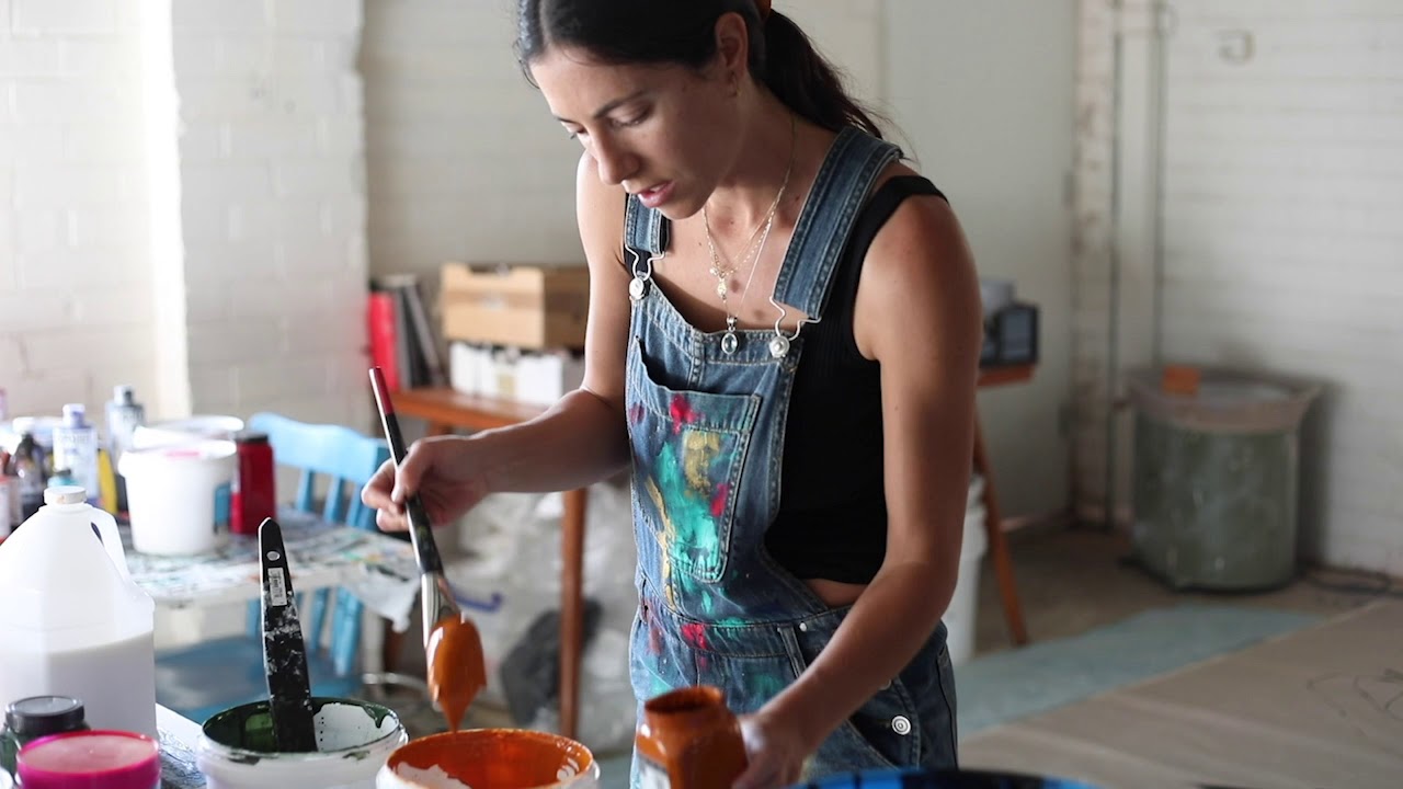 Maria Jose Benvenuto in the studio working on a commission - YouTube