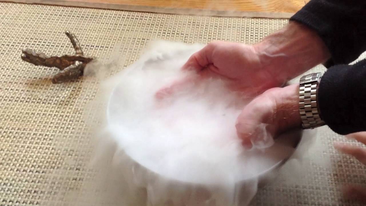 Making Smoke with Dry Ice - YouTube