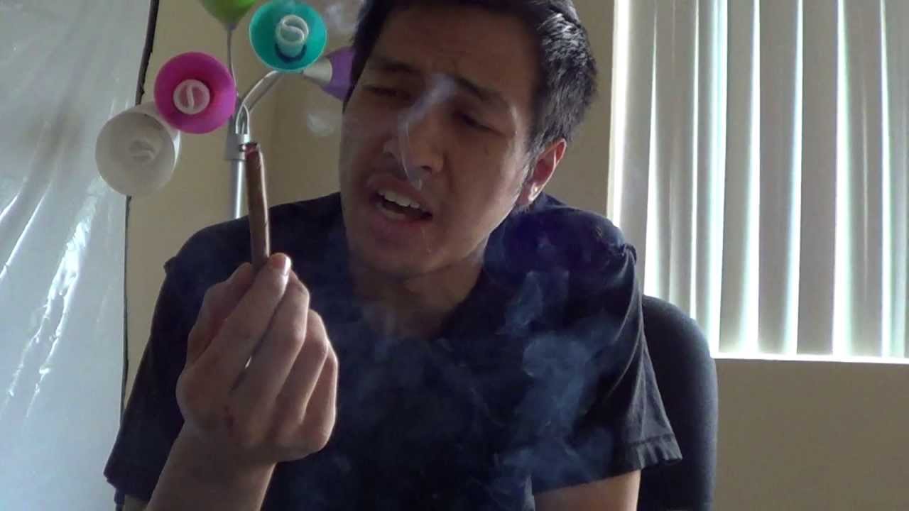 LaoGrow's How to Roll a Perfect Blunt! - YouTube