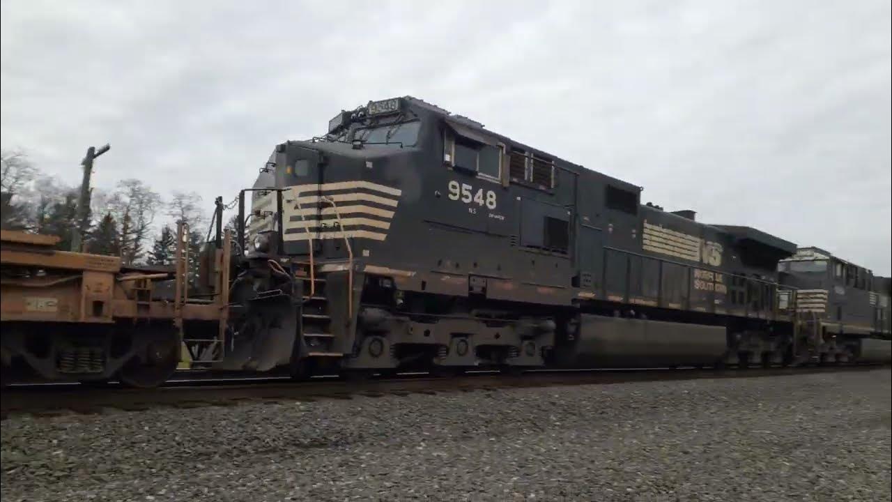 NS 4038 leads an intermodal train in Robesonia, PA (29G) - YouTube