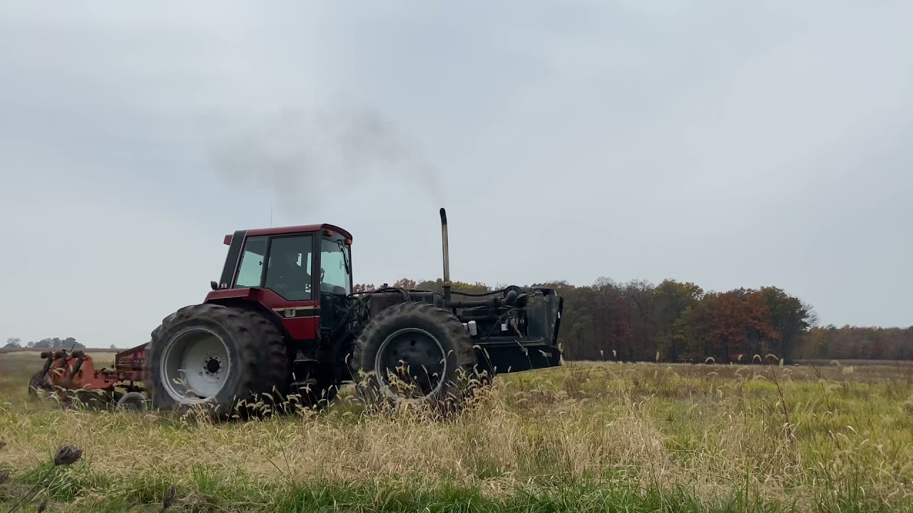 International 6588 with Howard Paraplow. DT466 Scream! - YouTube