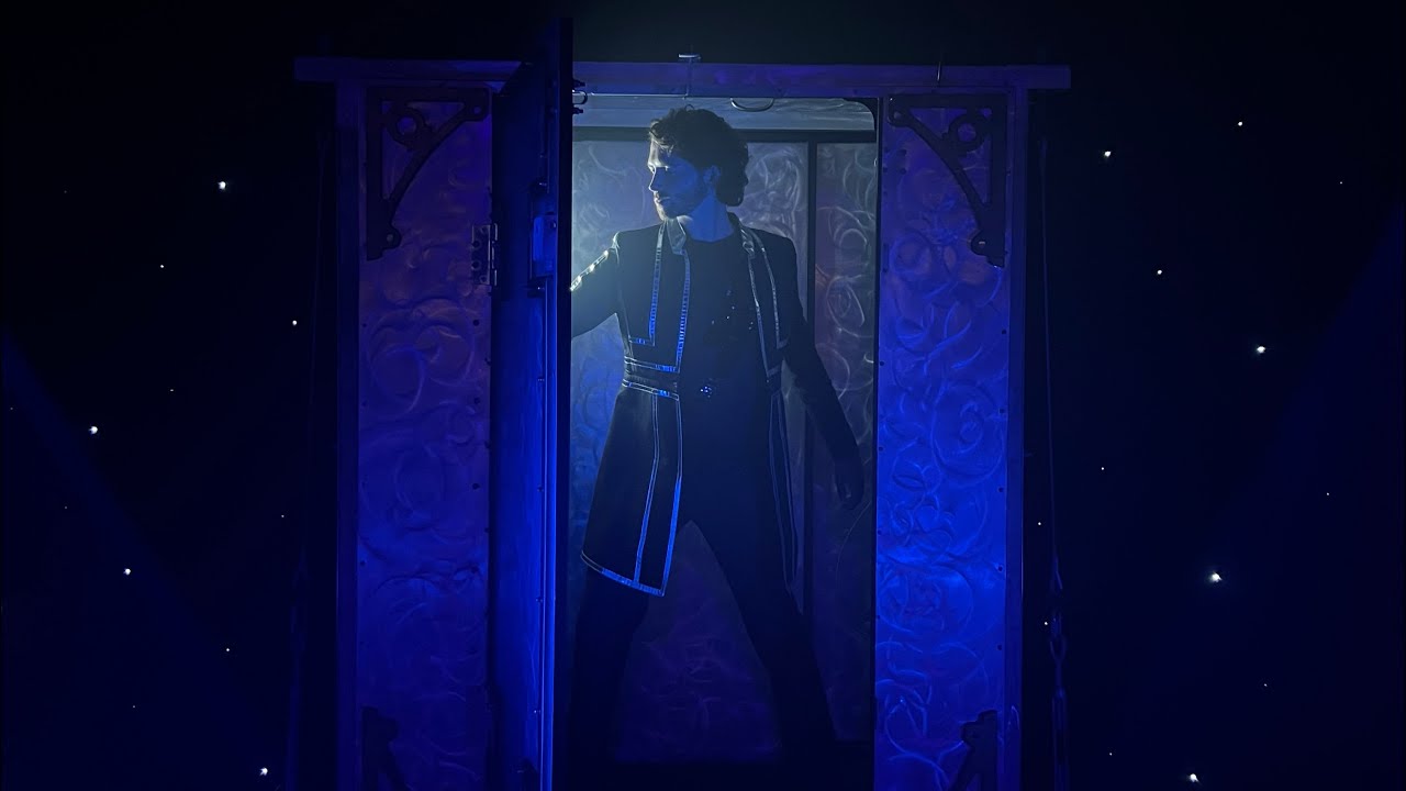 The Magic of Jordan Winton: Merlin Award Winning Magician - YouTube