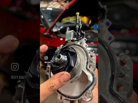 Quick look at the electronic water pump on the Land Rover 2.0 ingenium engine #landrover