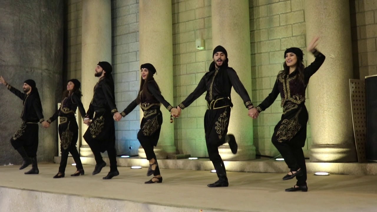 Dubai festival - Lebanese dance 2019 - YouTube
