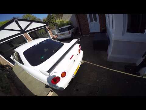 R34 Nissan Skyline - How to jack up car and place axle stands