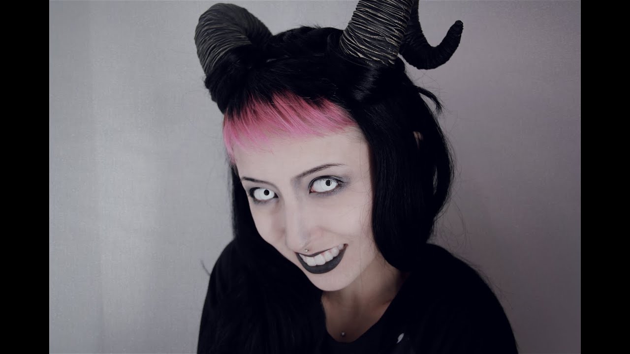 Tutorial: Scary Makeup - YouTube