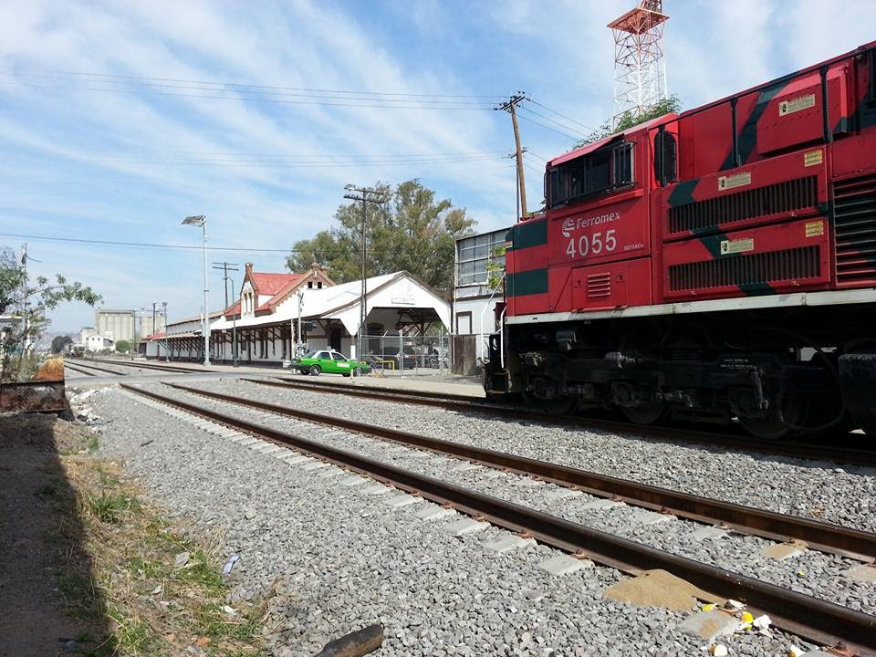EMD SD70ACe Power! & AC4400CW DPU. Ferromex Train Fierrero Manzanillo ...