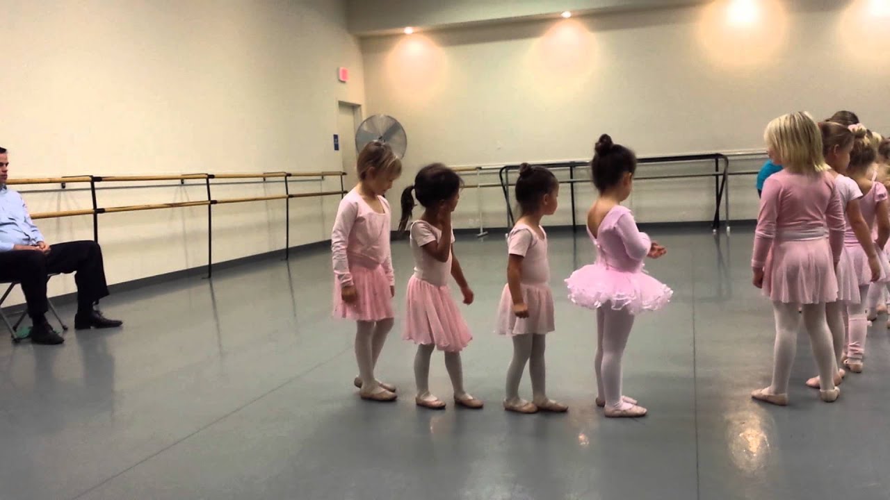 Abbys 4 year old ballet class - YouTube