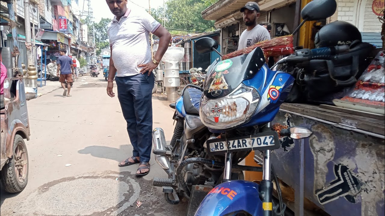 Bajaj discover 110 motorcycle ka Chabi banane wala Pradip key makers ...