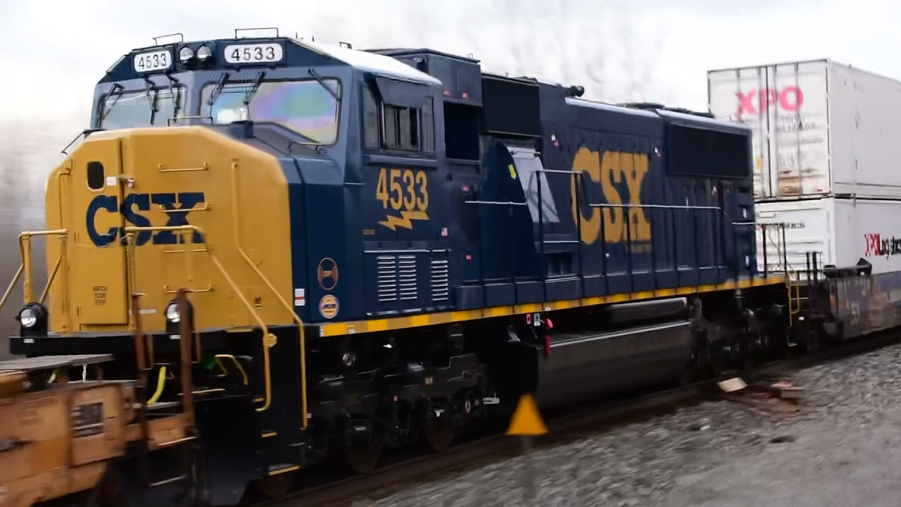 CSX I017 with a YN3C SD70MAC DPU - YouTube
