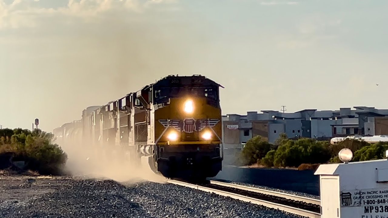 UP fast freight with 5 engines blasting through Queen Creek AZ 9-9-23 ...