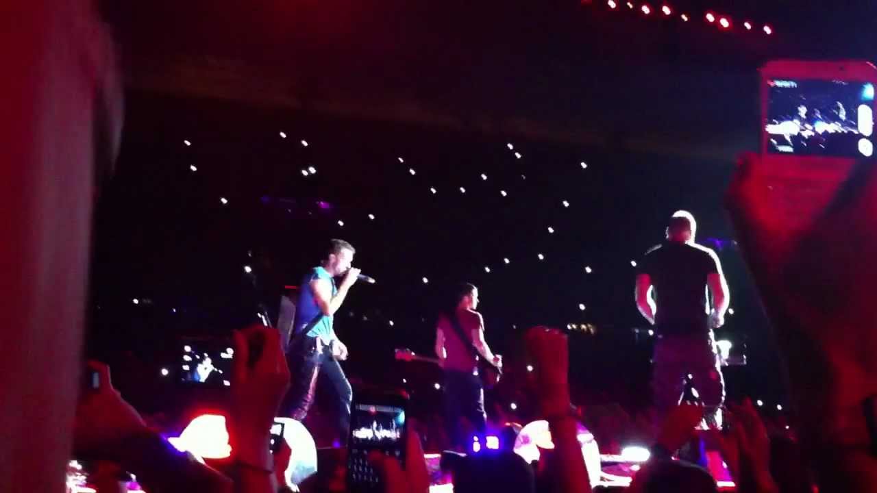 Coldplay - Princess of China (Live 2012 Paris) - YouTube