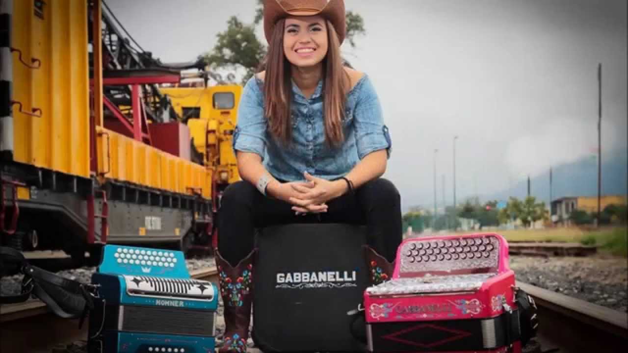 A Cada Rato - Valeria Torres ¨La sonrisa del acordeón¨ - YouTube