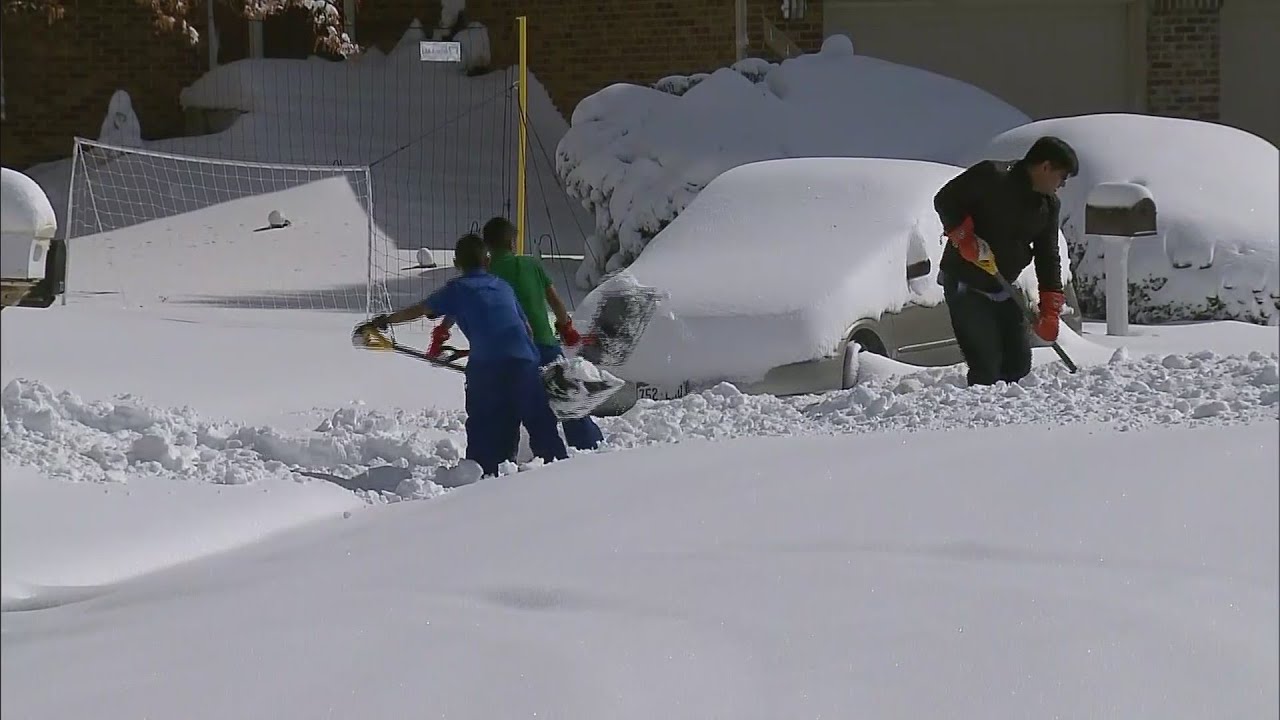 After The Blizzard, Neighbors Pitch In To Dig Out - YouTube