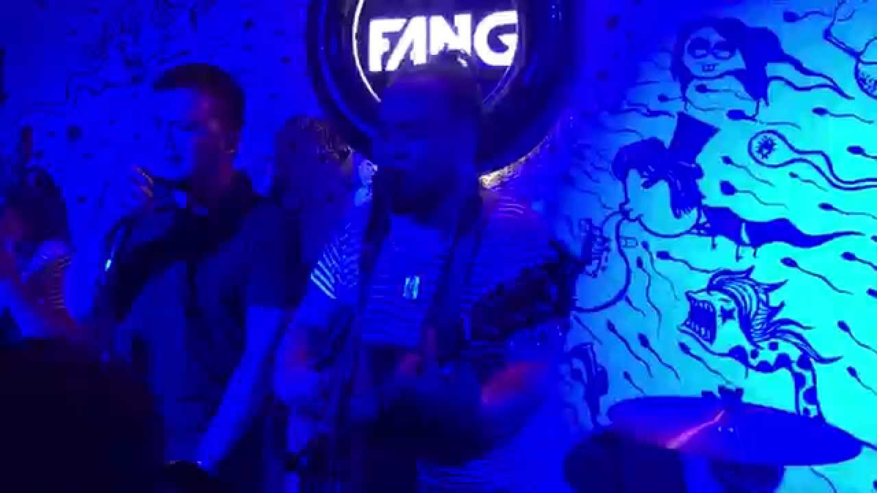 Radio Active - LAVA BAND - Fang Pub - YouTube
