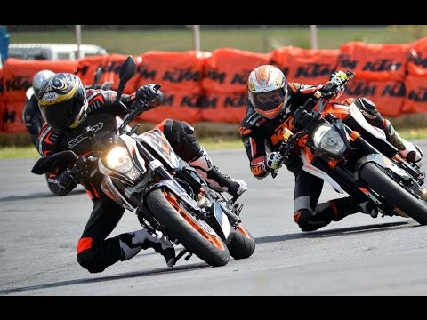 KTM DUKE 390 (2017) vs DUKE 390 (2016) new vs old - YouTube