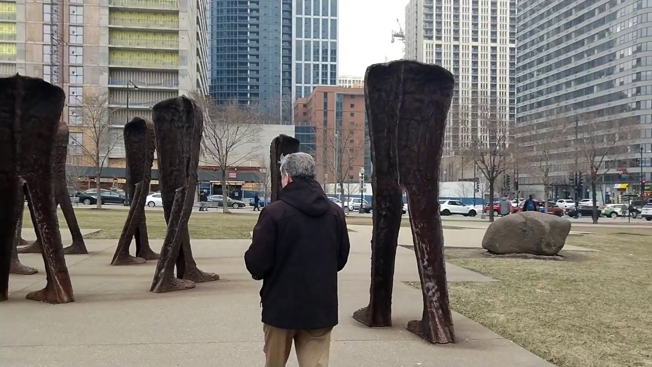Agora sculpture in Grant Park, Chicago - YouTube