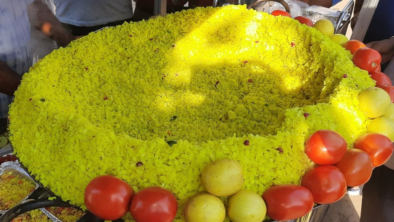 Jet Ke Speed Say Bikta Poha | Indore Steam Poha | Jaipur Street Food ...