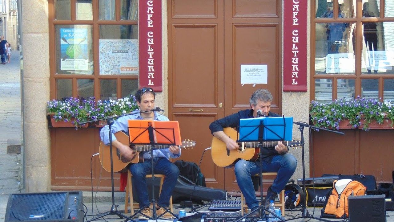 Tino y Benjamín. -Ojalá- Música na Rúa. - YouTube