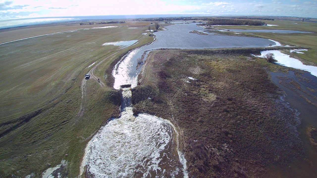 Sykeston Dam - YouTube