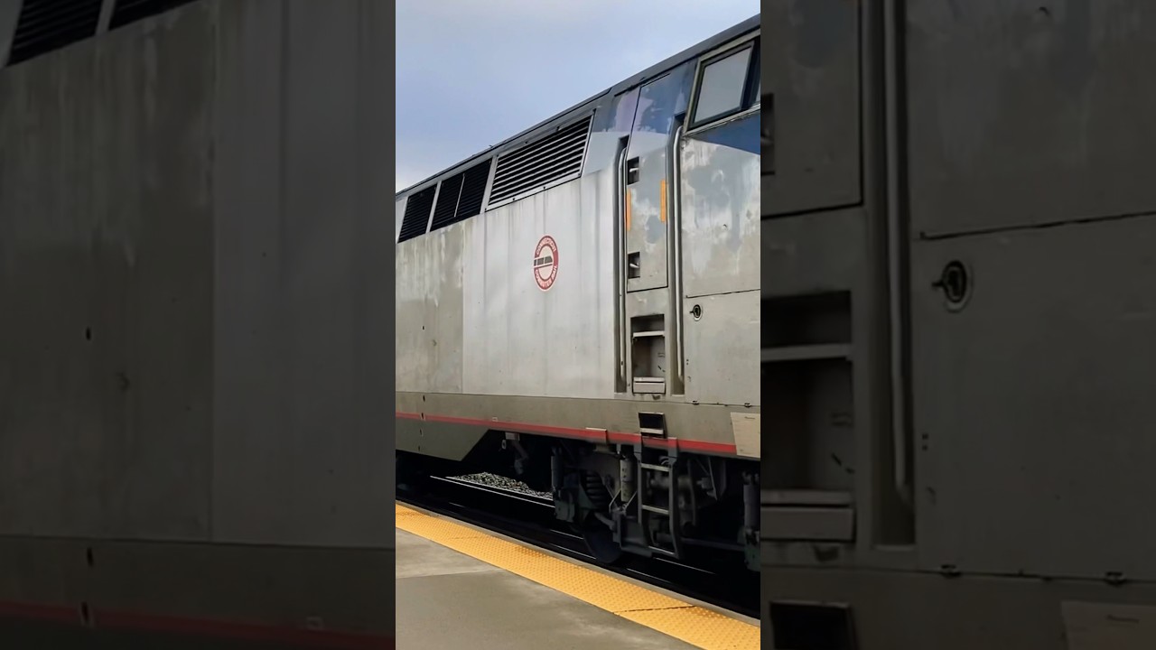 Ex-Amtrak P40DC #833 (Connecticut Commuter Rail) Trails 3rd On Amtrak ...