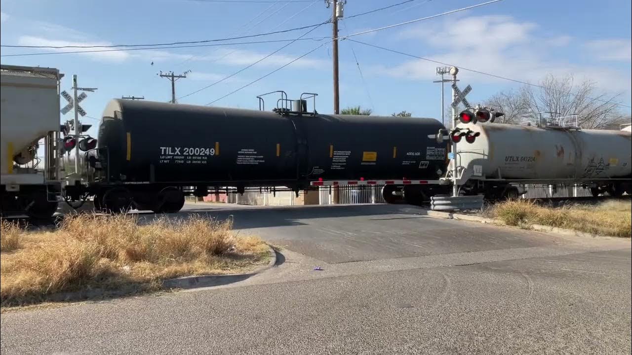 UP #7111 passing in Laredo in UP Laredo Sub (SLOW SPEED) - YouTube