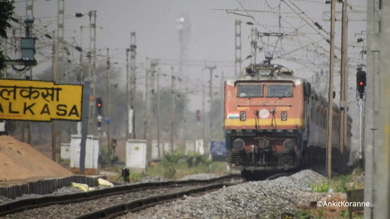 Ajj wap1 leading Bikaner Bilaspur express speed past through parmalkasa ...