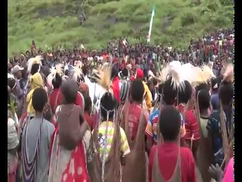 Video del arribo de Biblias a la Tribu KIMYAL ( Indonésia ) - YouTube