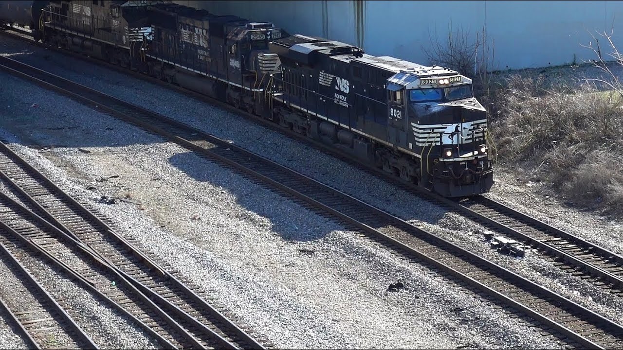 Norfolk & Southern freight train in Atlanta - YouTube