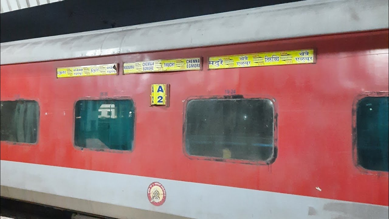Rockfort SuperFast Express leaving Tambaram | Train no 12654 ...