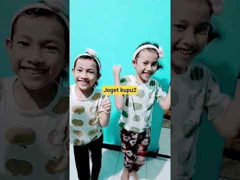 si kembar #semuaorang #lucu #joget #funny #awur awur #upinipin #elsa #asyik #dence